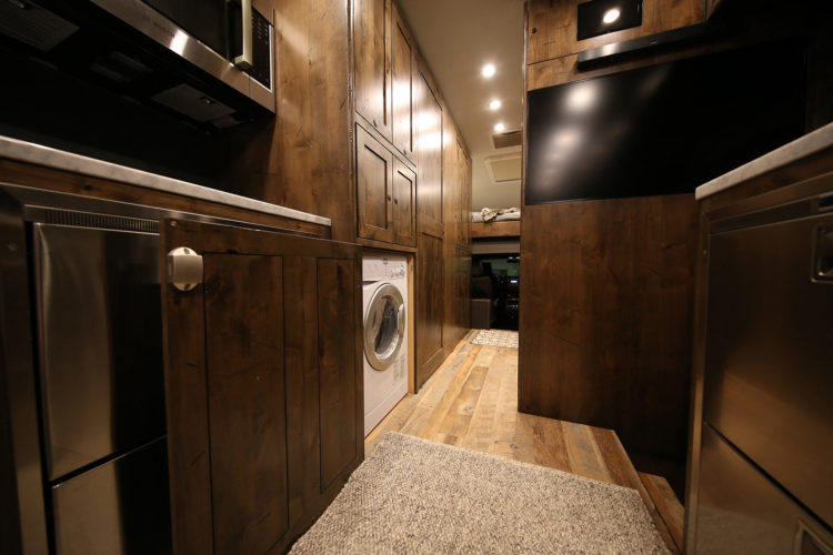 EarthRoamer XV-HD: Offroad-Camper XL made in USA