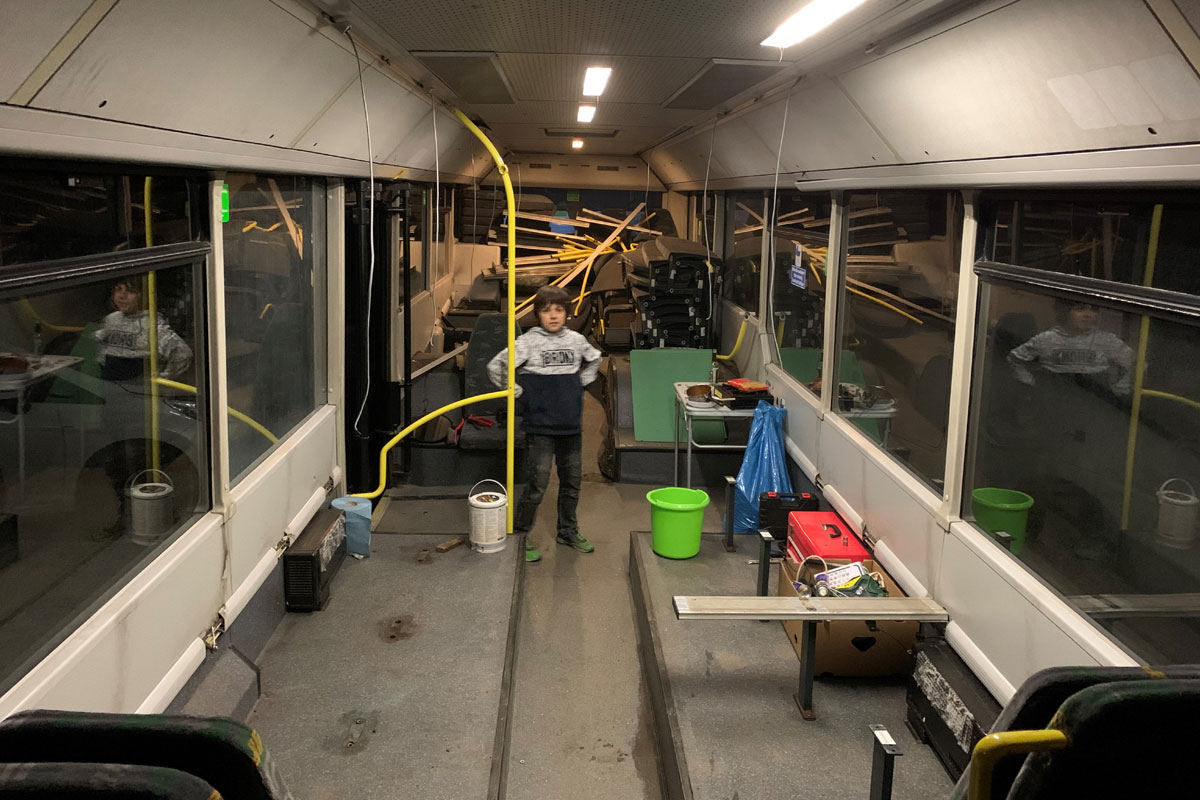 Schritt für Schritt zum Wohnbus: Aus Linienbus wird XXL-Camper