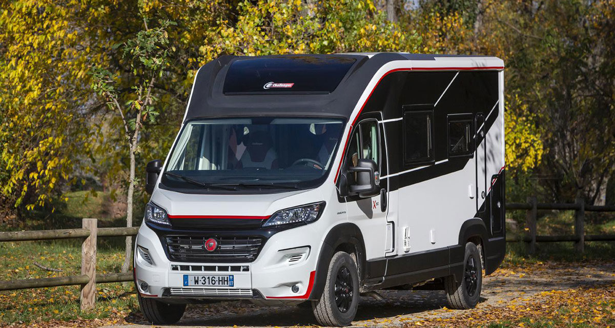 Challenger X150: Gesicht in der Masse mit Sitzgruppe und Hubbett