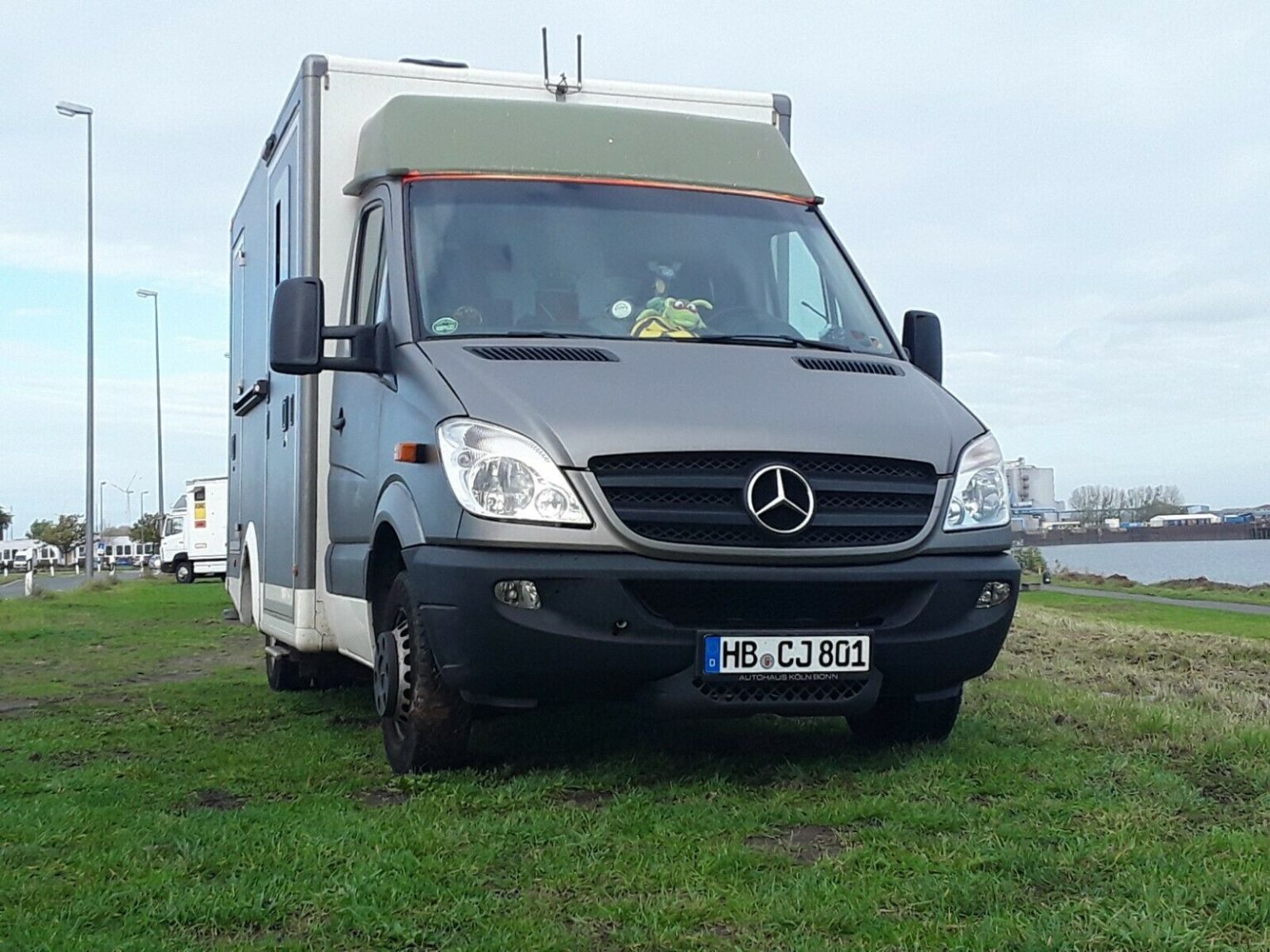 Mercedes-Sprinter-Koffer Camper-Ausbau zu verkaufen