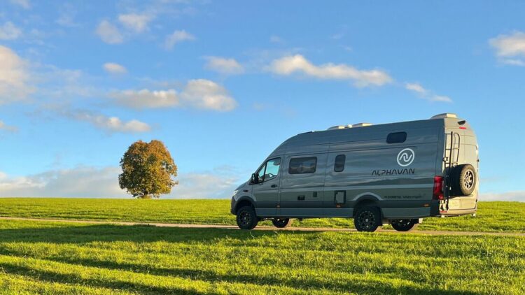 Alphavan 4x4 Active Line: Allrad-Campervan mit XXL-Garage