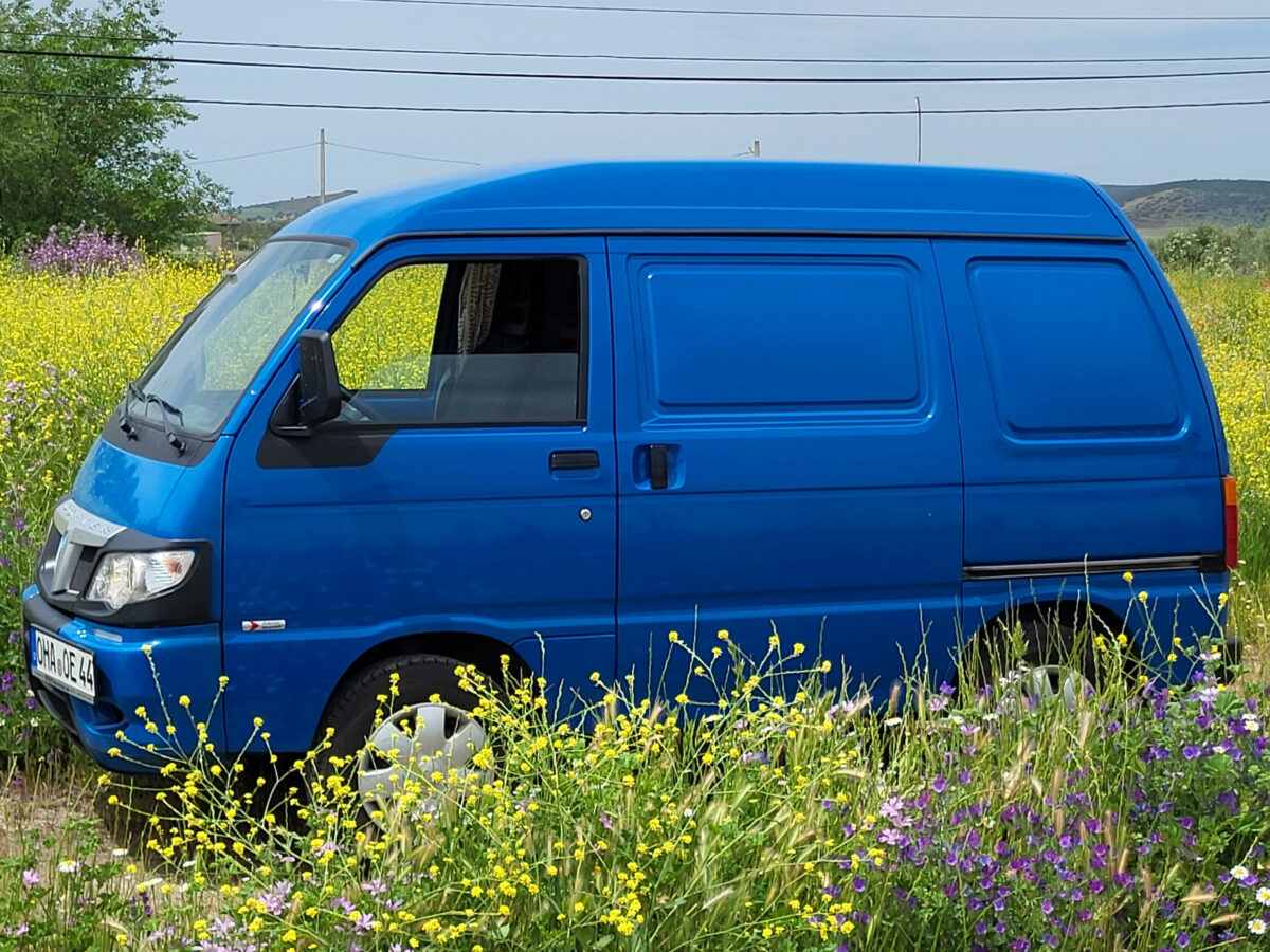 Buddies stellen sich vor: Piaggio Porter S90-Minicamper von Olli