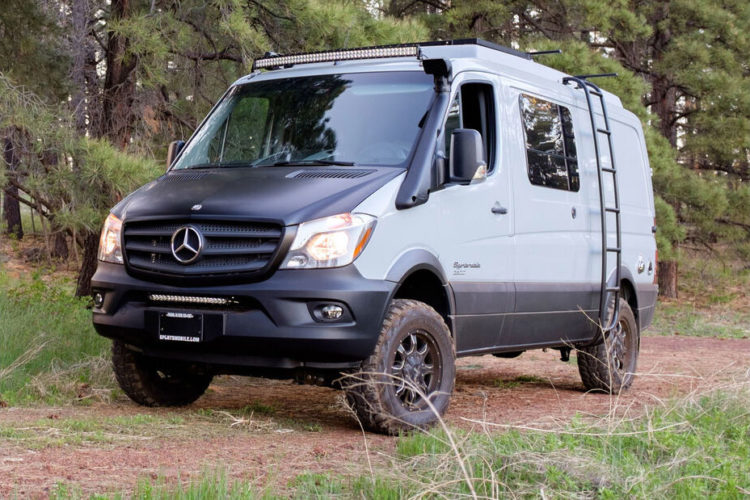 Allroad-Camper: 4x4 Mercedes Sprinter von Sportsmobile