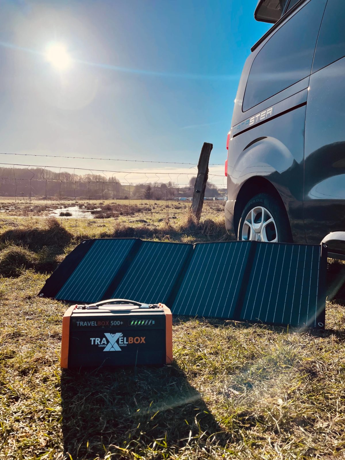 Autark stehen mit dem Camper: Akkubox und Solar-Panel