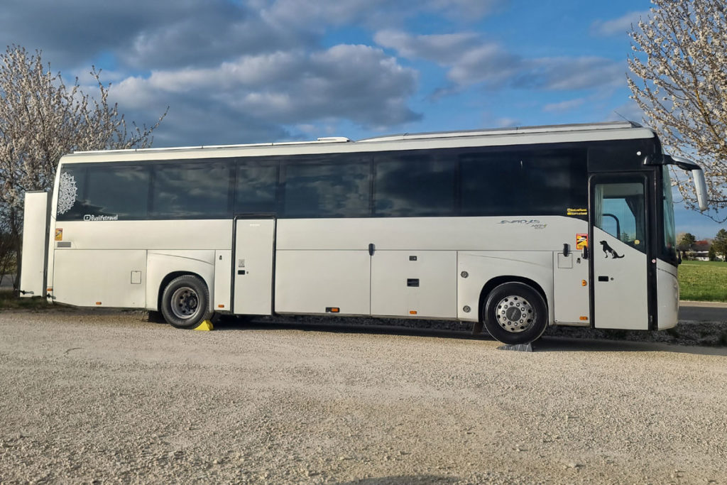 Selbstausgebauter Wohnbus: Aus Reisebus wird XXL-Camper