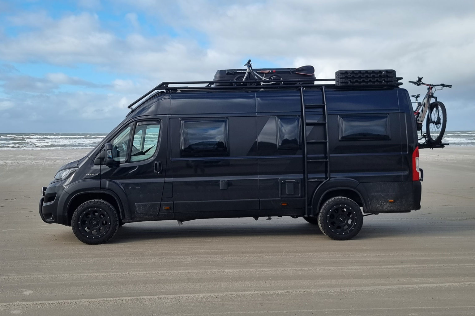 Alphavan 4x4 Active Line: Allrad-Campervan mit XXL-Garage
