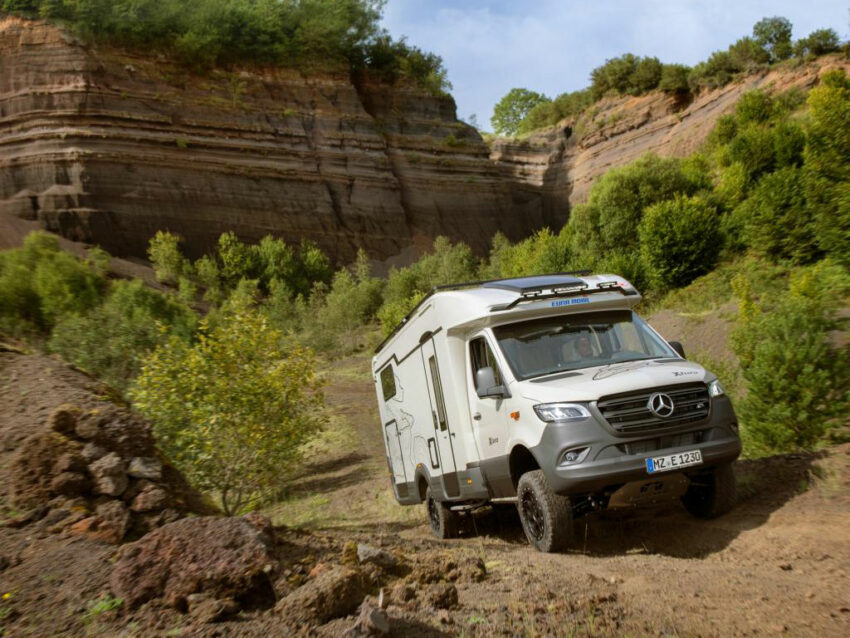 Eura Mobil Xtura 686 EF: Teilintegrierter Offroad-Camper auf Mercedes Sprinter 4x4