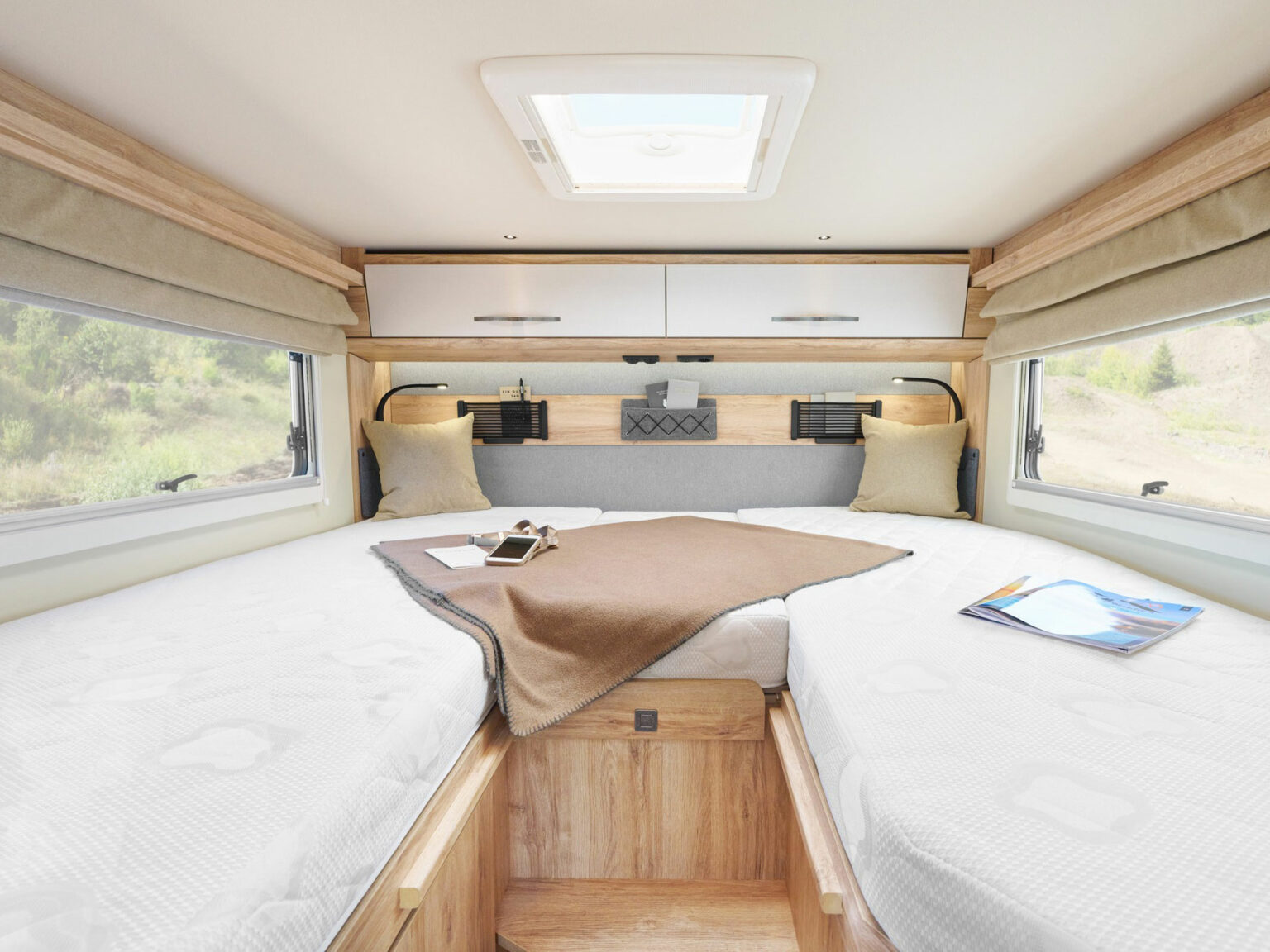 Eura Mobil Xtura 686 EF: Teilintegrierter Offroad-Camper auf Mercedes Sprinter 4x4