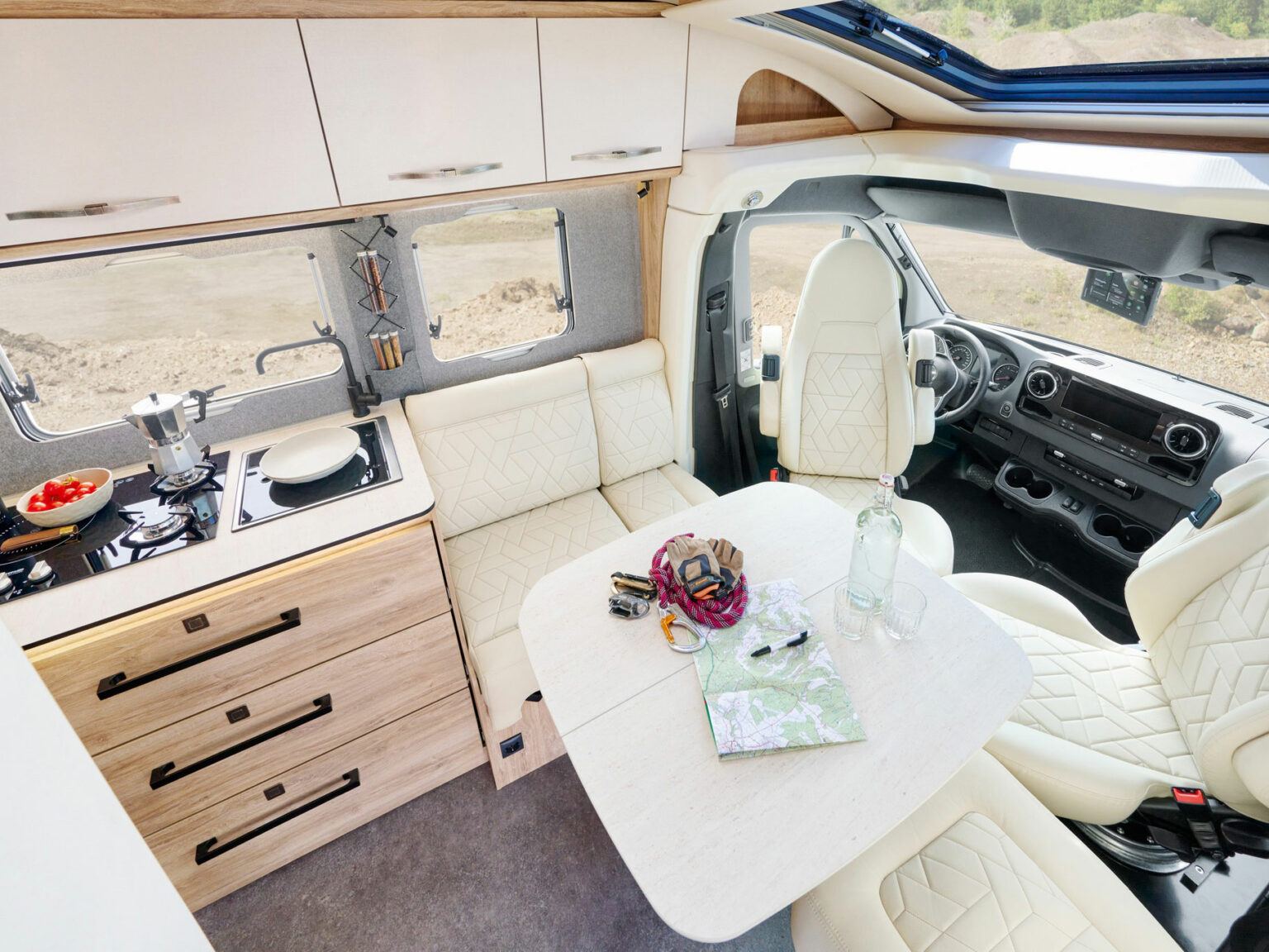 Eura Mobil Xtura 686 EF: Teilintegrierter Offroad-Camper auf Mercedes Sprinter 4x4